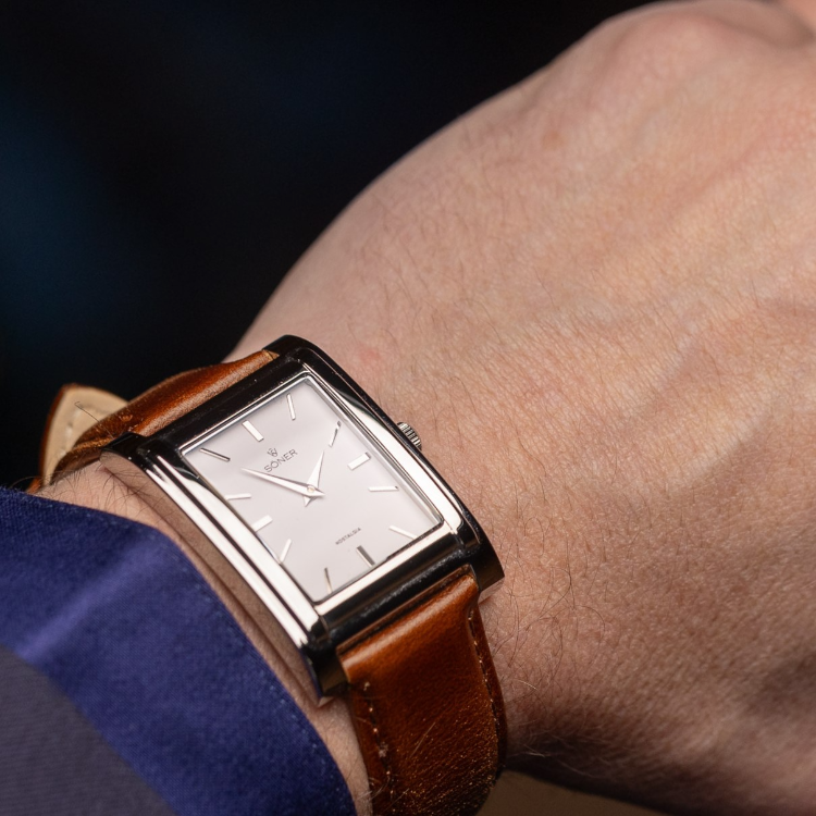 The Evolution of the Automatic Square Watch